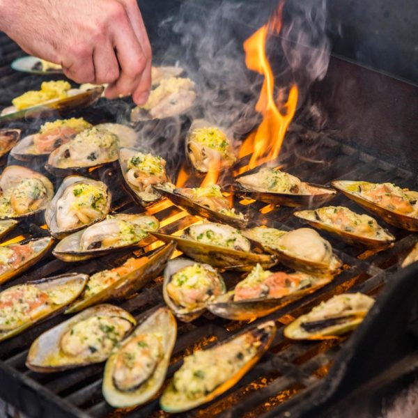 Grilled half shell NZ Greenshell™ Mussels with Lemon, Parmesan & Garlic ...